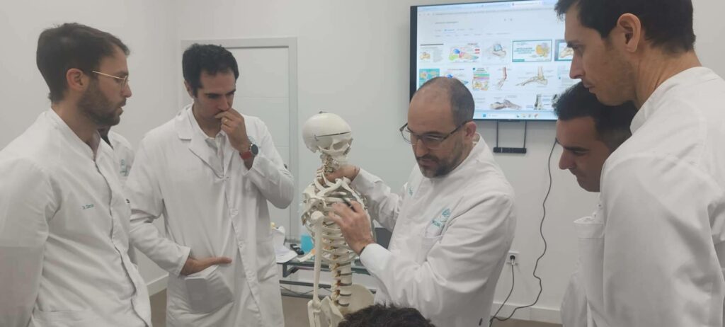 El error que cometen miles de pacientes con dolor de hombro y que puede ...